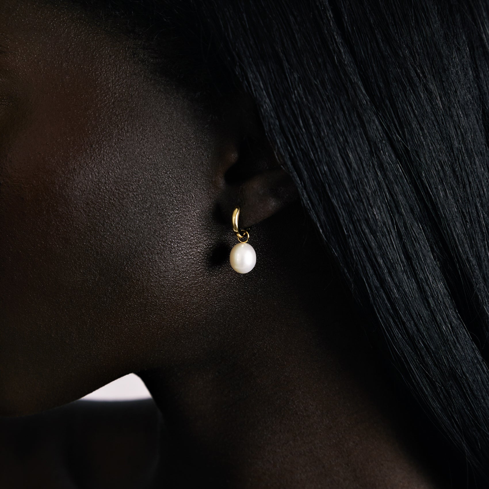 Jasmin Huggie Pearl Huggie Jasmin – SHOP SHASHI