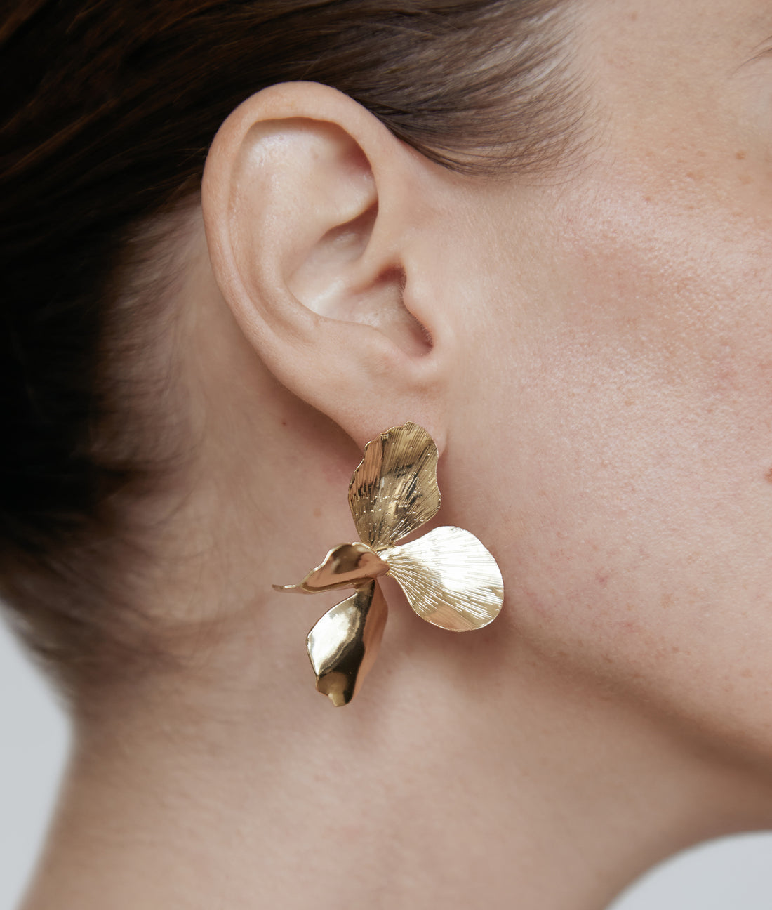 Blossom Twist Earring | SHASHI Flower Earring – SHOP SHASHI