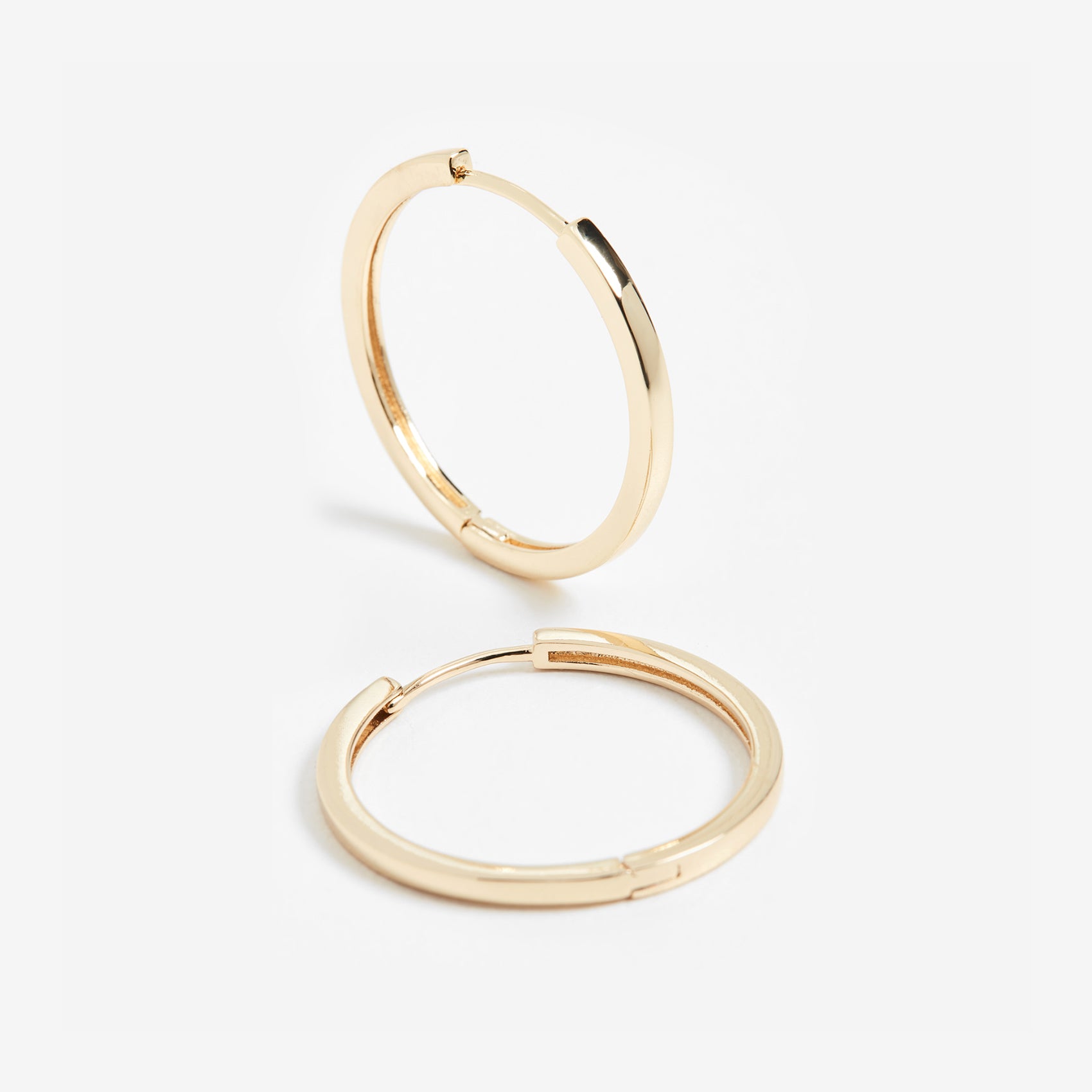 Timeless Hoop | SHASHI gold hoop earrings – SHOP SHASHI